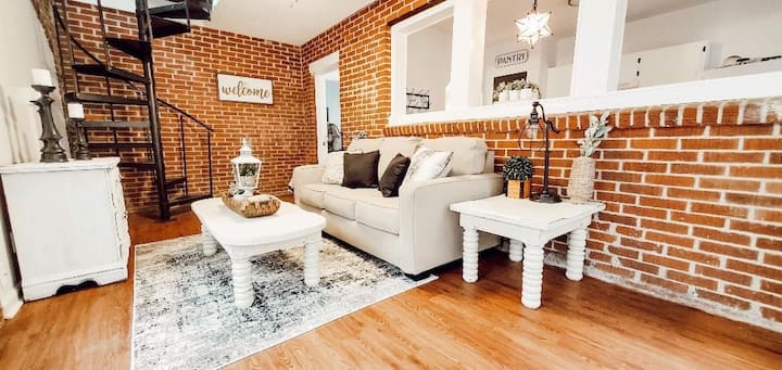Marlee's Place (2 Bedroom / 3 Beds + Sleeper Sofa) - Millbrook, AL