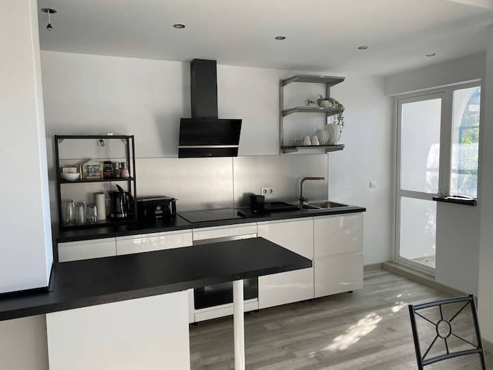 Modern 1 Bed Apartment In Estepona Port Beach/pool - Estepona