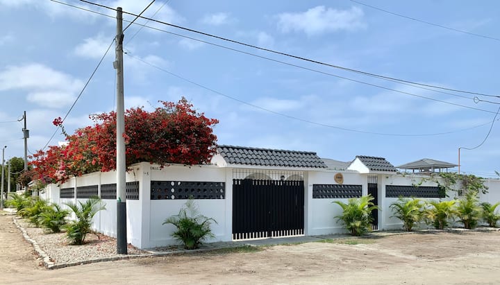 Casa Amplia Entera- Ballenita A Una Cuadra Del Mar - Punta Blanca