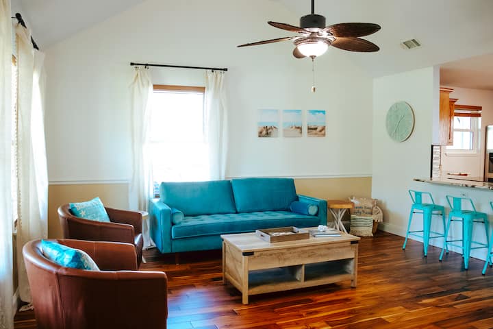 Coastal Crash Pad - Pass Christian, MS