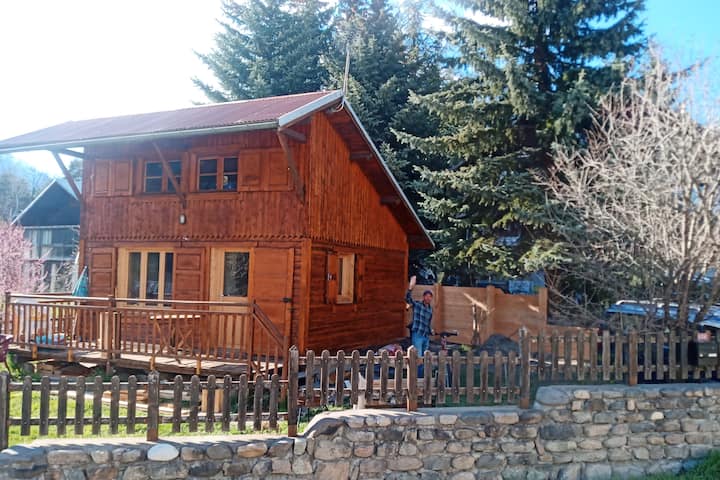 Un Petit Chalet, Un Petit Jardin, Simple, Plaisant - Chantemerle