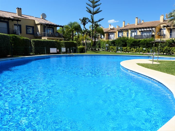 Radhus 350 M Från Stranden I Puerto Banus - Marbella