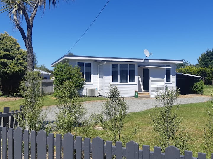 Cheerful And Relaxing 2 Bedroom Cottage In Te Anau - 