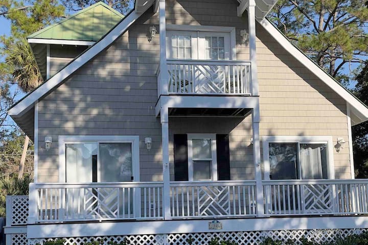 Cheerful 3-bedroom Beach Oasis - Fripp Island, SC
