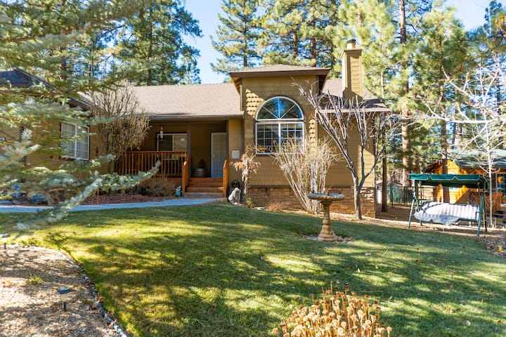 Grizzly Lodge• Central Location With Jacuzzi - Big Bear Lake, CA