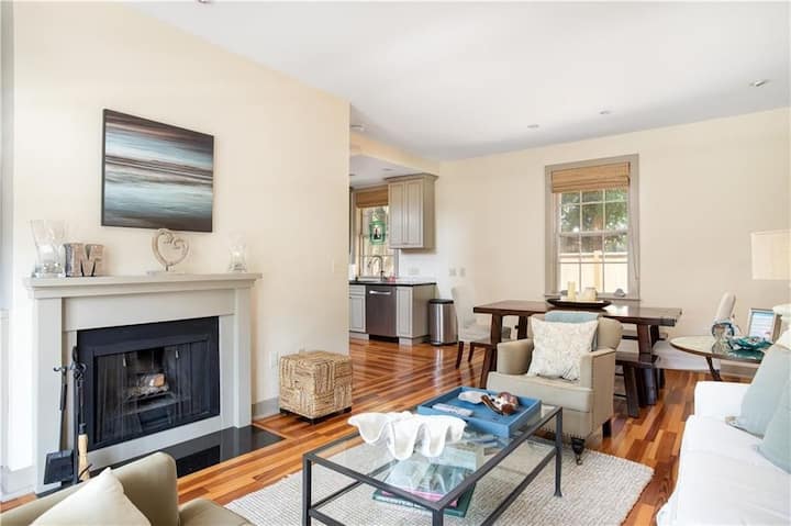 Stylish Townhouse | Pool • Tennis • Walk To Thames - Newport, RI