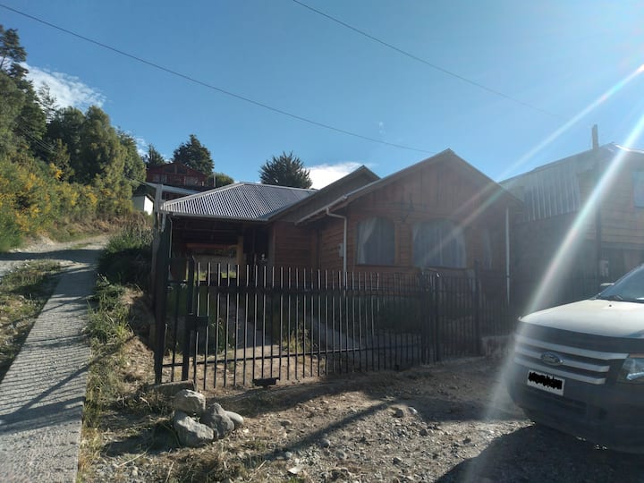 Agradable Y Espaciosa Cabaña A Pasos De La Plaza - Futaleufú