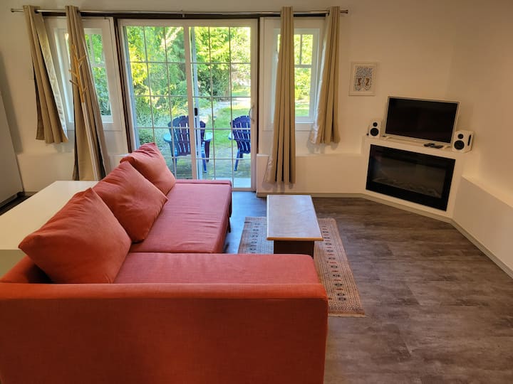 Bright Garden Suite, A Stone's Throw To The Beach - Gibsons