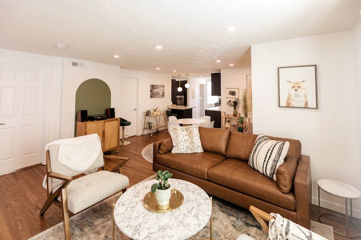 Modern Dundee 3 Br Farmhouse - Walk To Restaurants - Omaha, NE