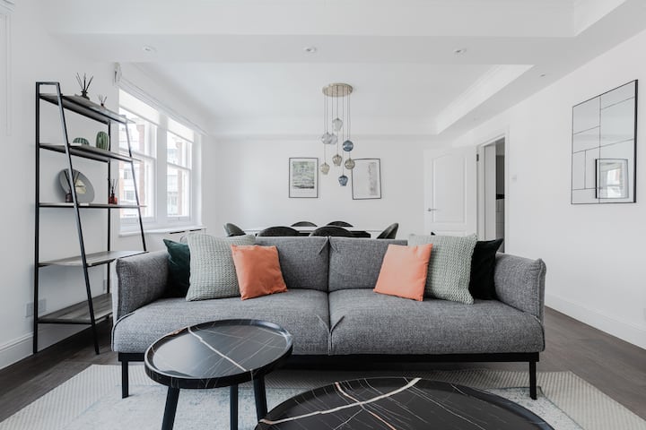 Spacious 3 Bedroom Apartment - London, UK