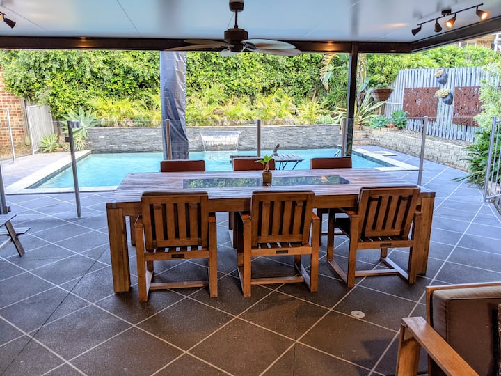 Spacious Family Friendly Home With Stunning Pool - Coolangatta