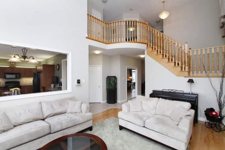 Beautiful 2-storey Space By Highway 401 Milton, On - Milton