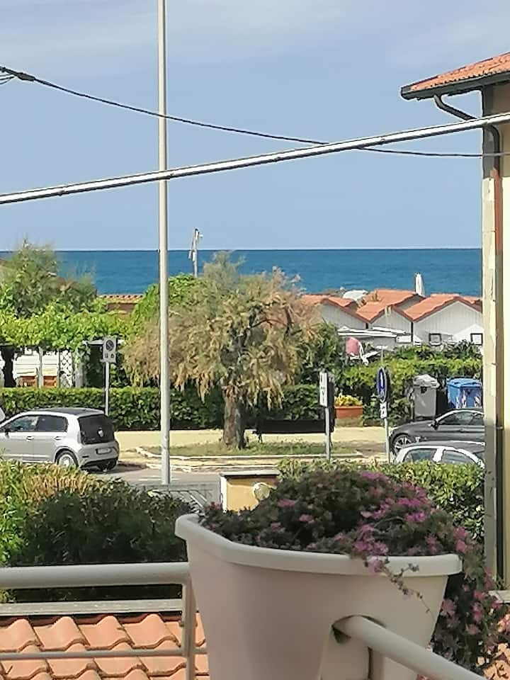 Marinaapuana 50mt Dal Mare Vista Mare E Monti - Marina di Massa