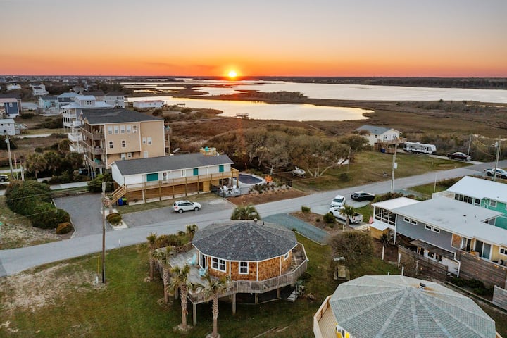 Boho Round House, 2nd Row With Beach Across Street - Topsail Island, NC