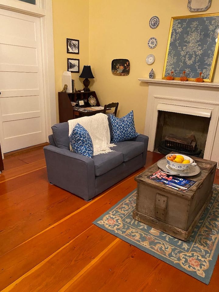 Large Room, Full Bath, Fridge, Sleeper Sofa - Natchez, MS