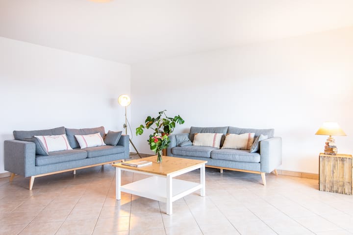 Grand Appartement Lumineux Avec Parking Gratuit - Ferney-Voltaire