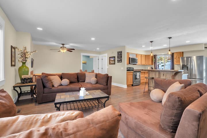 Relaxing Home With Hot Tub- Close To Downtown - Coeur d'Alene, ID