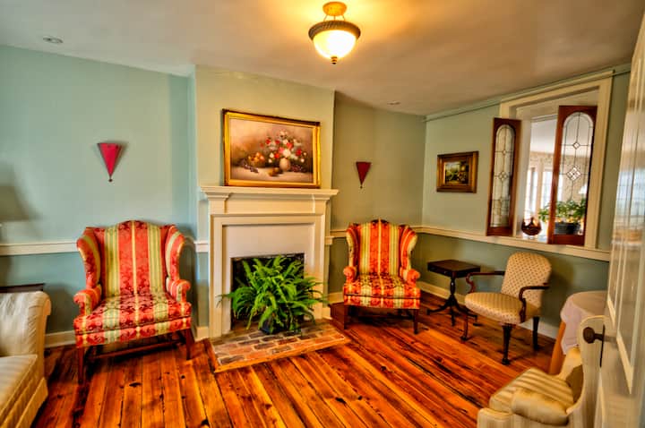 Private 18th Century Farmhouse In Virginia Wine Country With Hot Tub - Leesburg, VA