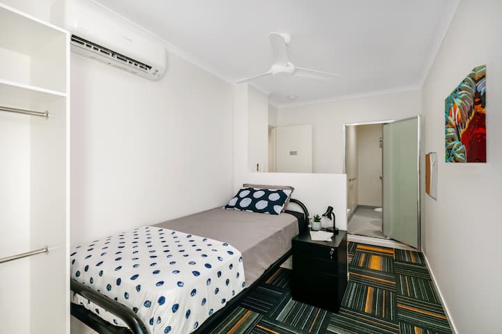 Single Room With Ensuite - Martyn Street - Cairns