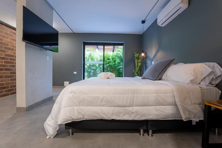 Nature, 200 Mb Wifi, ♥ Of Poblado, Pool, A/c, 2 Br - Medellín, Colombia