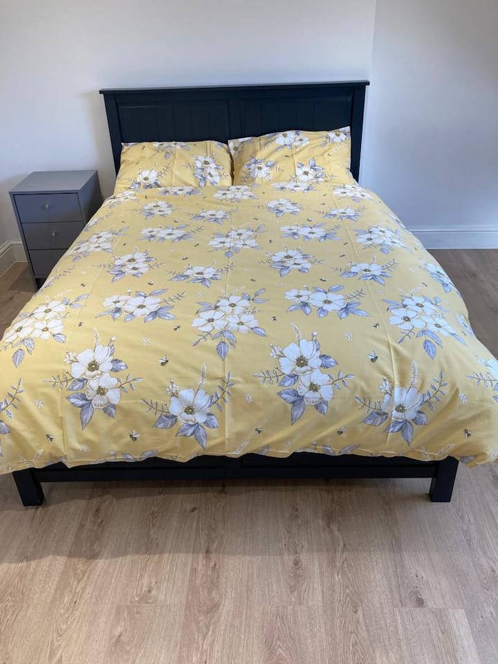 Snug 5-bedroom Residential Home In Great London - Ilford