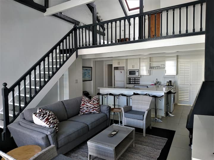 Tranquil Cottage Tucked Away In A Quiet Lane - Camps Bay