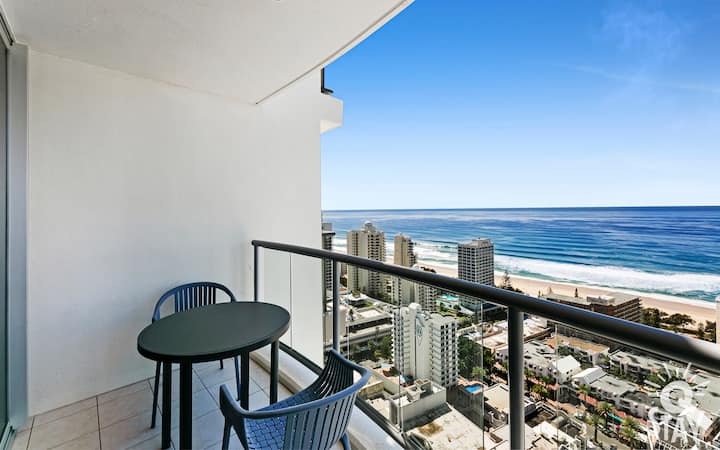 Chevron - 3 Bedroom Superior Unit, Ocean View - Surfers Paradise