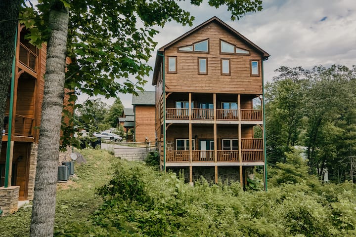 5 Bdr Cabin With Hot Tub, Location, And Movie Room - Gatlinburg