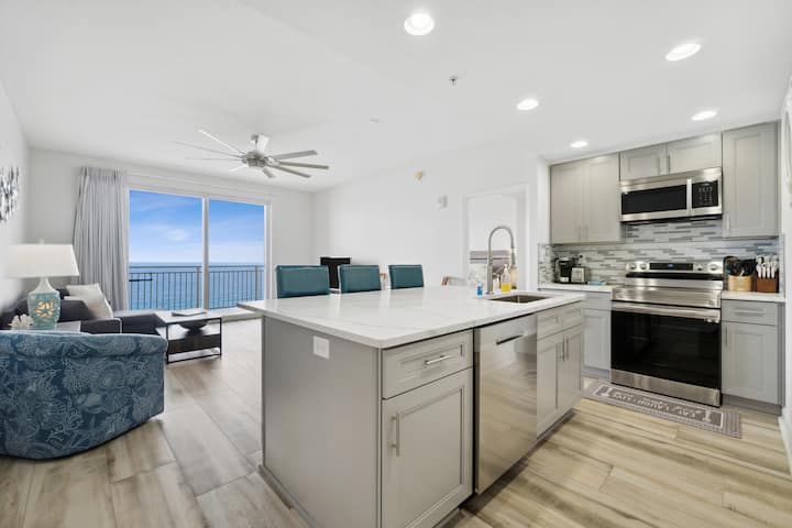 Sterling Reef Beach Front ~Sleeps 6 - Panama City Beach, FL