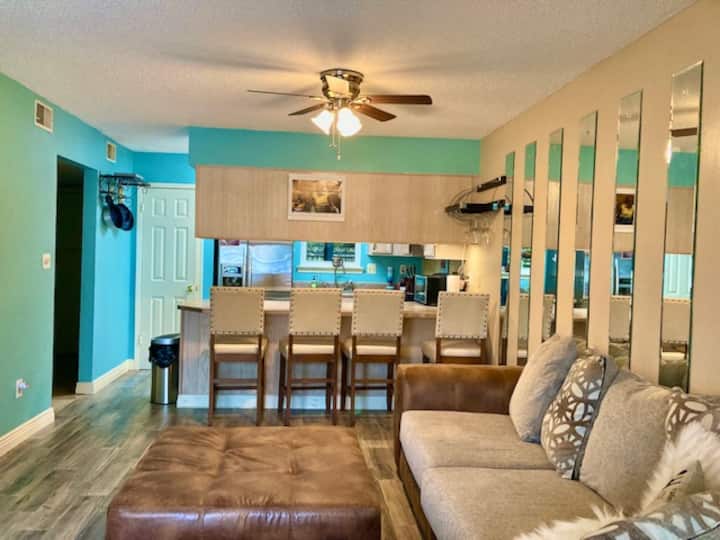 Cheerful -Townhouse With Patio - Pensacola, FL