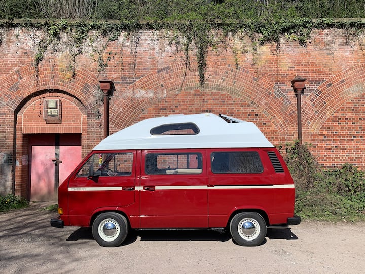 Retro Camper Van In Portsmouth - Portsmouth