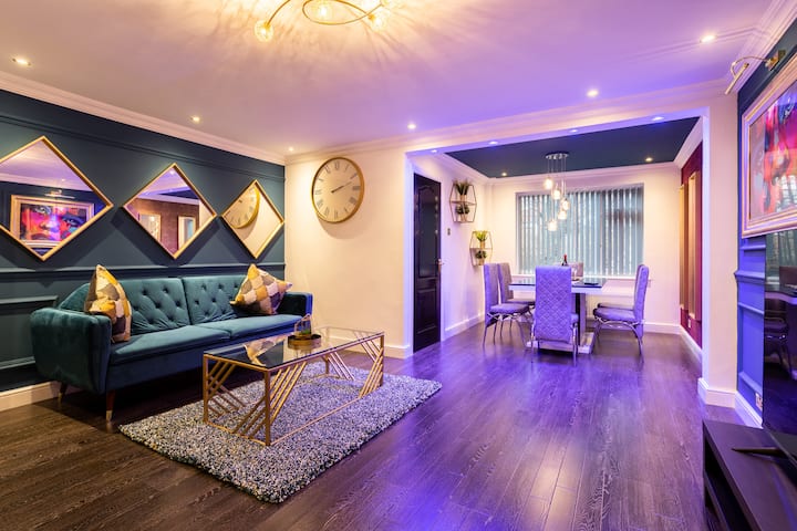 Luxury 3 Bedroom Property In Heart Of Leeds - Leeds