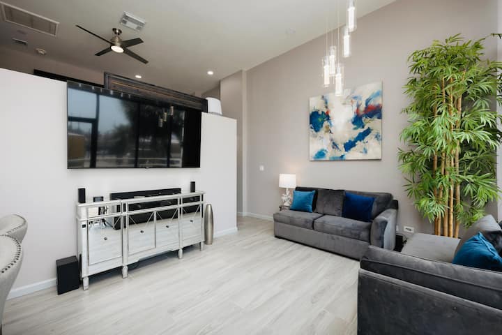 Modern 1 Bedroom Condo. Sleeps 4, Great Location! - South Padre Island