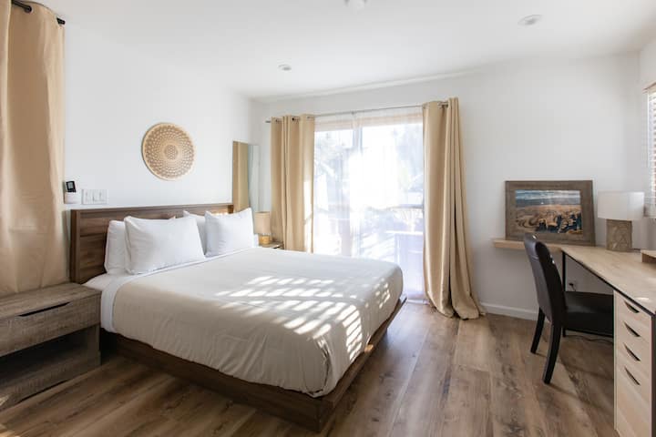 Modern Elegant Suite With Patio - Encinitas, CA