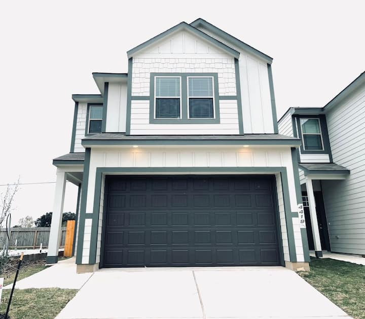 Gated Community Houston Home - Houston, TX