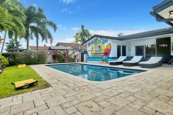 Entire Lux Waterfront Home ~ Heated Pool ~ 3 Min To Lbts ~ Waterfront Views ~ Game Room ~ Bikes - Fort Lauderdale