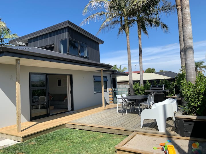 Relax In The Spa Pool  Or Stroll To The Beach! - Mount Maunganui