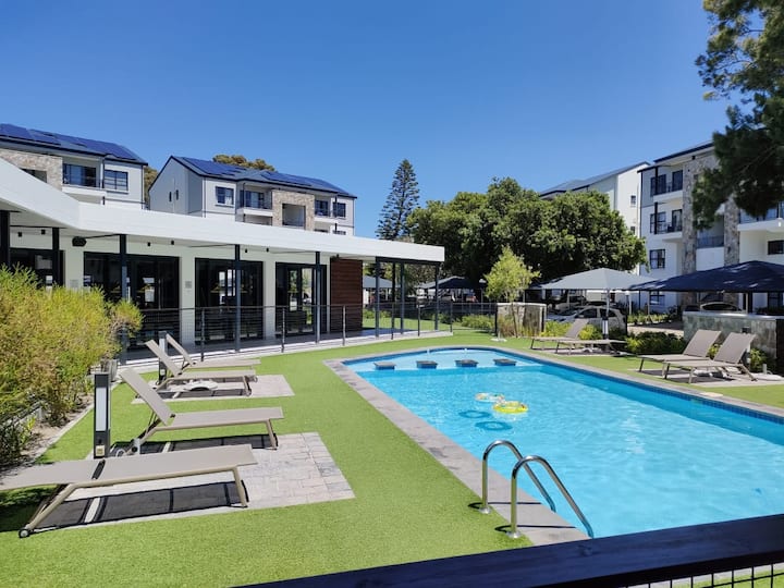 Cosy 1 Bedroom Apartment In Security Complex. - Somerset West