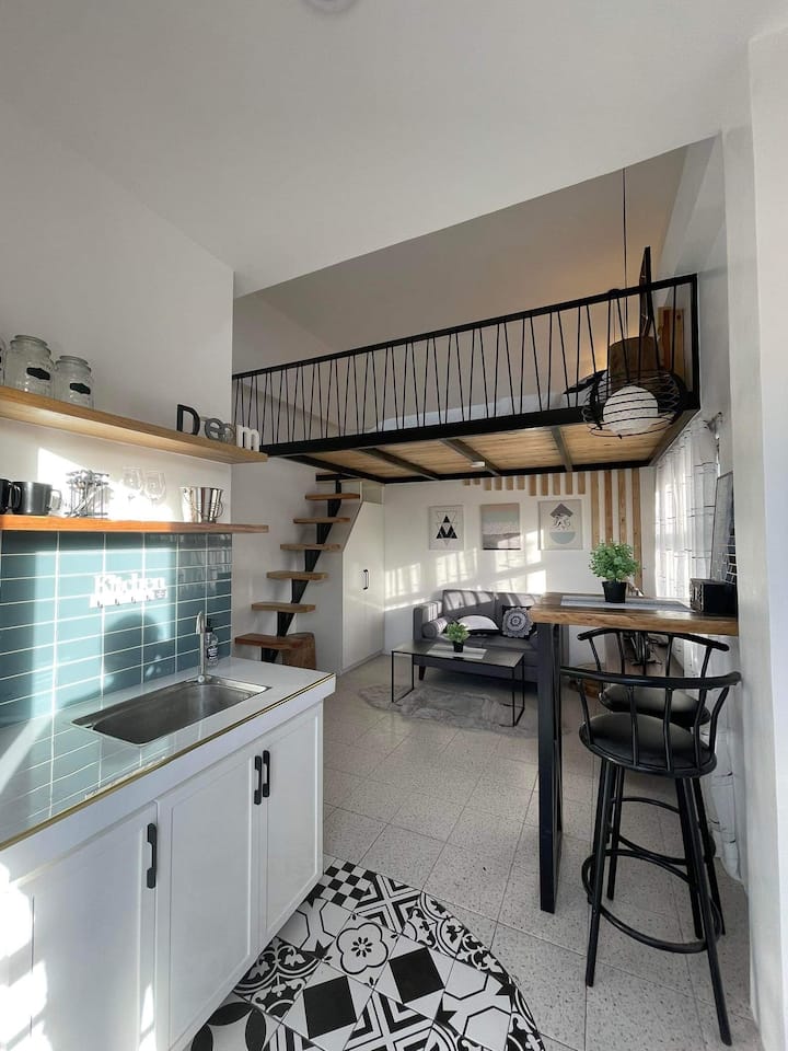 Wave And Sea Unit In Subic - Subic