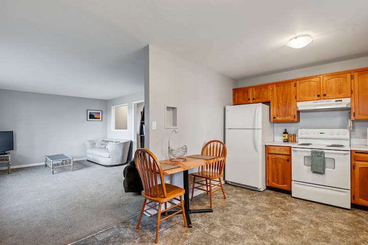 Mountain View Suite In The Trees - Campbell River