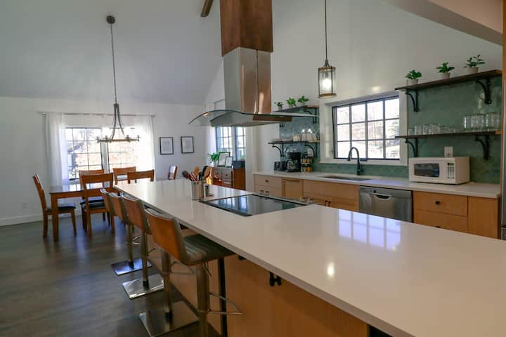 Cheerful 3 Bedroom Home - Englewood, CO