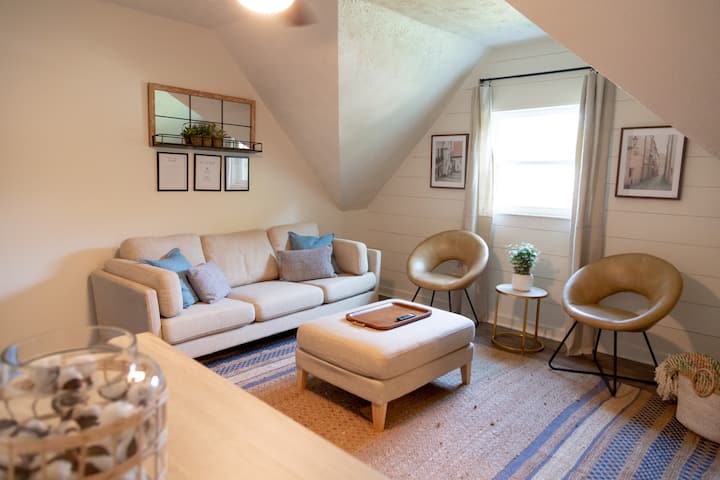 Calming Terracotta Chateau - 2bed 1bath South Knox - Knoxville, TN