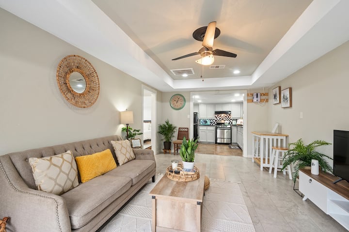 Cozy 2-br Guesthouse In Southwest Houston - Stafford, TX