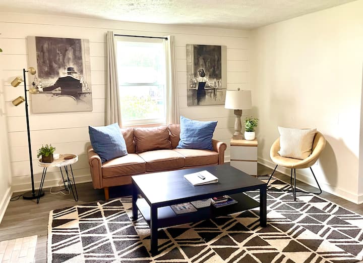 Sage Green Getaway - 2 Bed 1 Bath South Knoxville - Knoxville, TN