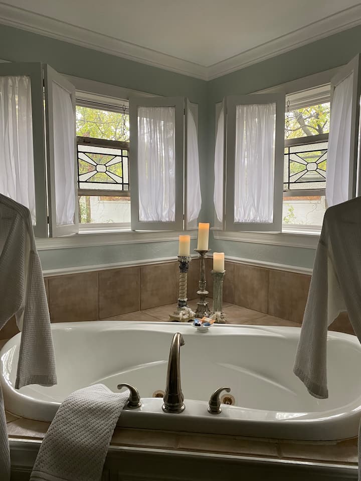 Luxurious One Room Cottage Getaway - Clear Creek Lake, OK