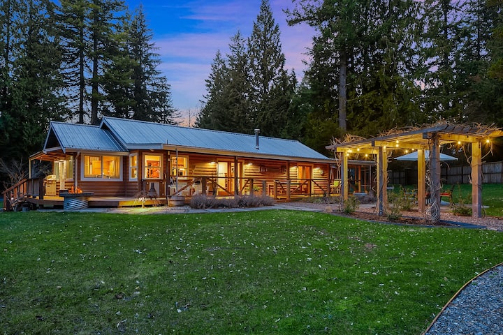 Beautiful Retreat Cabin - RattleSnake Lake, North Bend