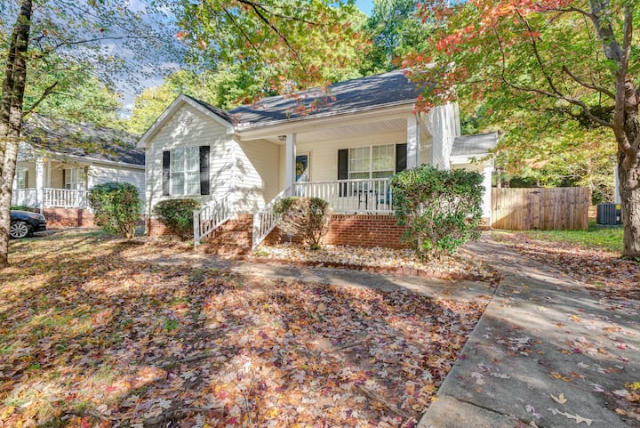 Cozy Renovated Home 1 Mile To Dt W/ Fenced In Yard - Raleigh, NC
