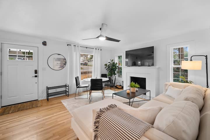 Modern Downtown Lake Oswego Cozy Home! - Tumwater Vineyard, West Linn