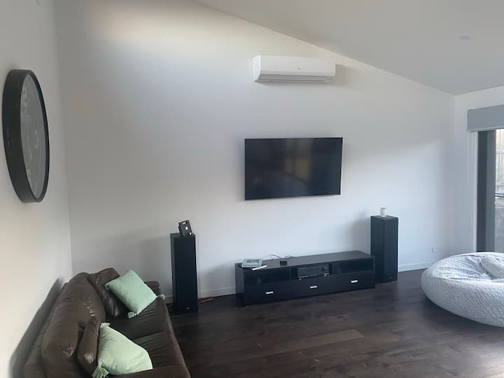 Modern 4 Bedroom Home Close To The Beach - Inverloch