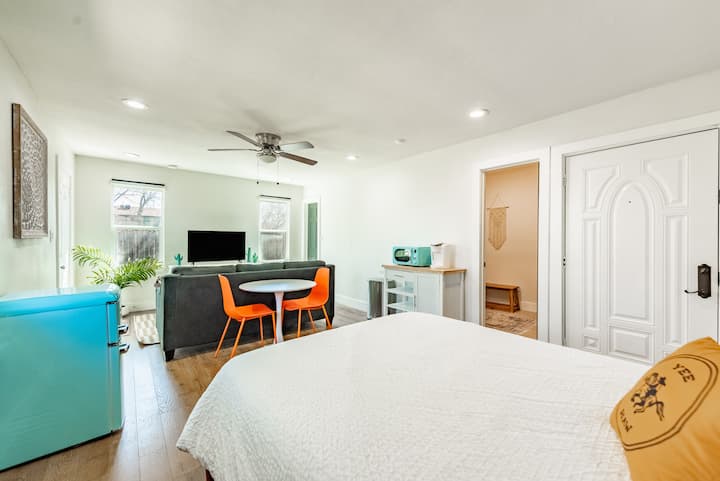 Cozy & Bright Studio In South Austin - Austin, TX